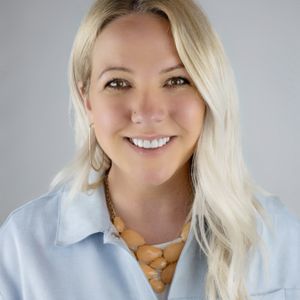 Sarah Saiz Photo & Video